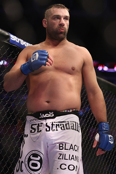 Stradalli Cycle Insider: Dion Staring fighting in Stradalli - Jaco Shorts